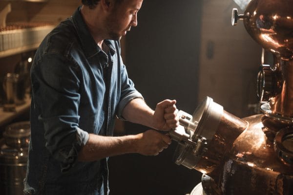 Die Kunst der Gin-Herstellung: Ein umfassender Leitfaden